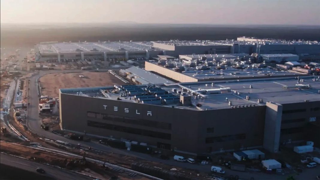 512 battericeller fik Teslas tyske fabrik til at brænde